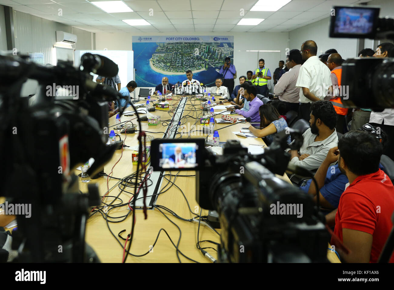 Colombo, Sri Lanka. 25th Oct, 2017. Sri Lanka Megapolis and Western ...