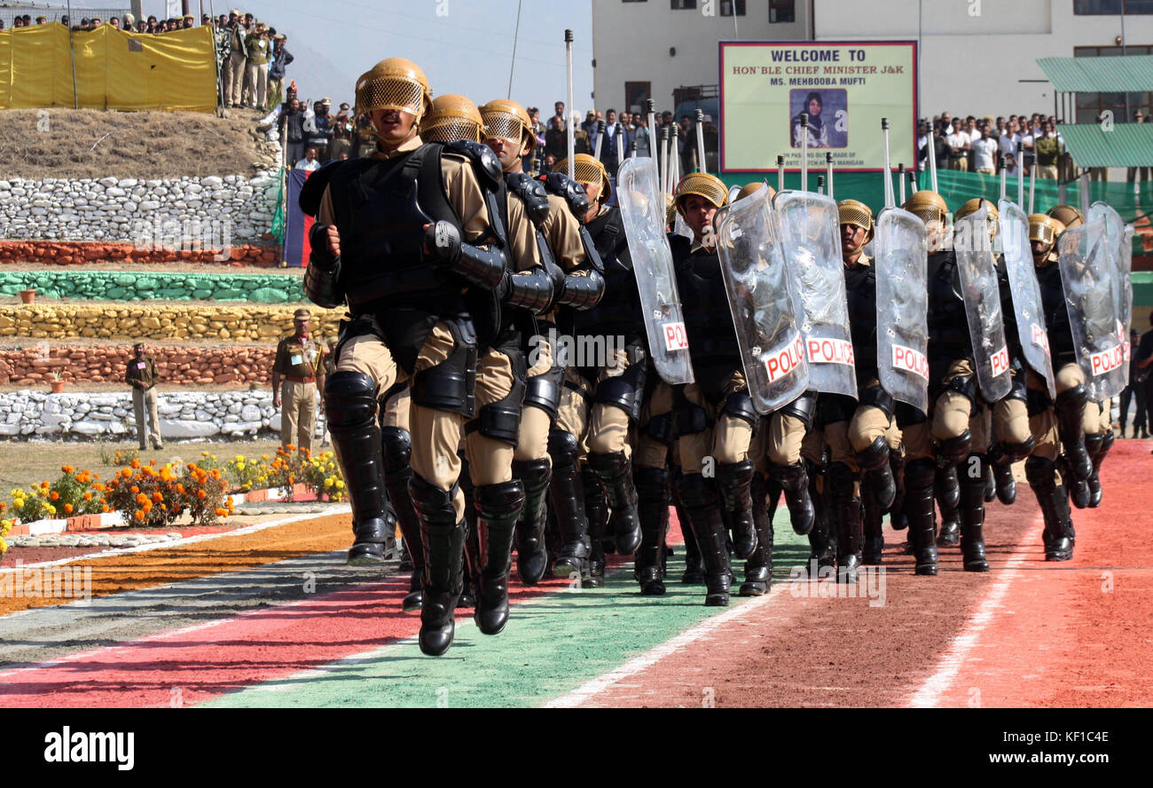 Srinagar, Kashmir. 25th Oct, 2017. Indian Police Jammu and Kashmir ...