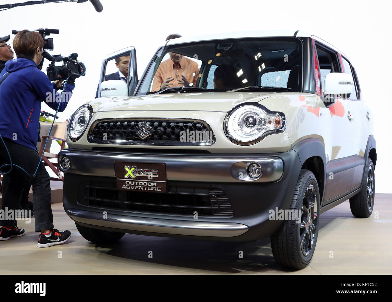 Tokyo, Japan. 25th Oct, 2017. Japanese automaker Suzuki Motor displays ...