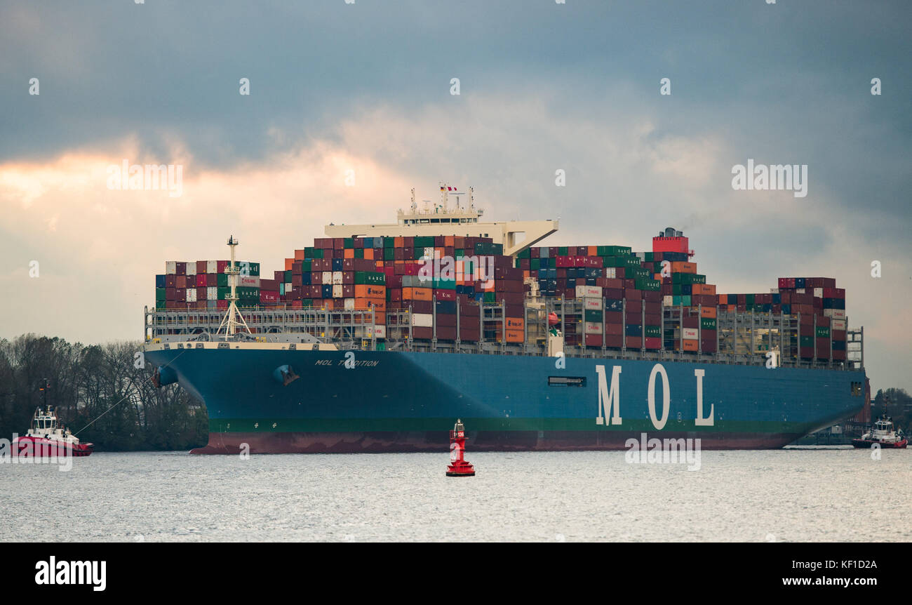 Hamburg, Germany. 20th Oct, 2017. The freight ship "MOL Tradition" can ...