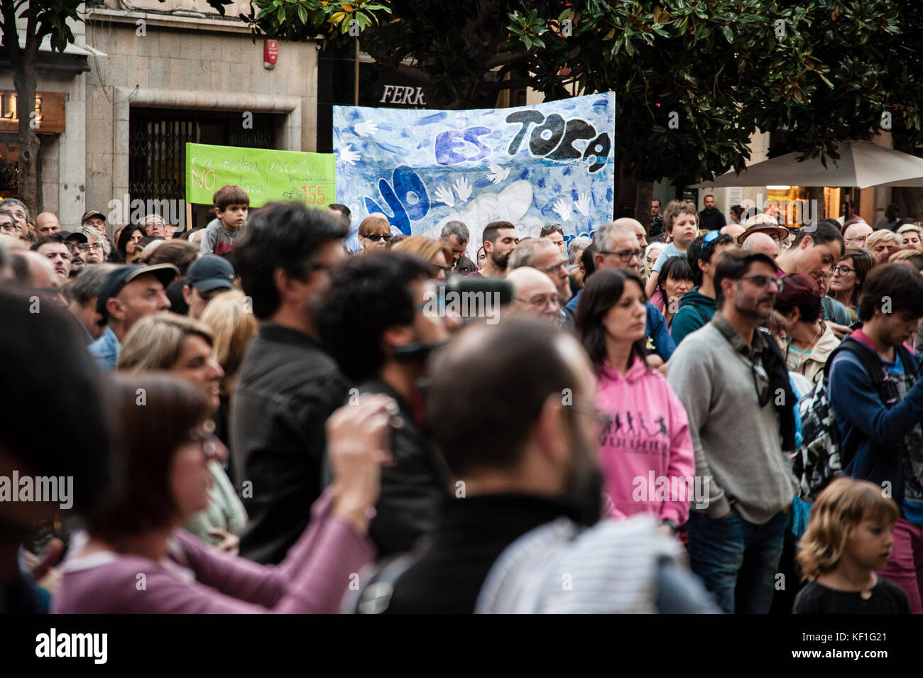 Article 25 protest hi-res stock photography and images - Alamy