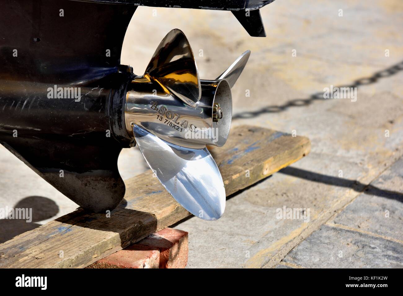 SOLAS HR Titan 13-7/8 x 21 RH 3451-139-21 boat prop propeller Stock ...