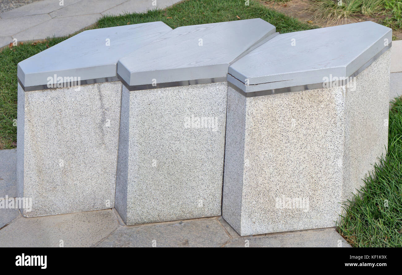 Hexagonal garden bench hi-res stock photography and images - Alamy