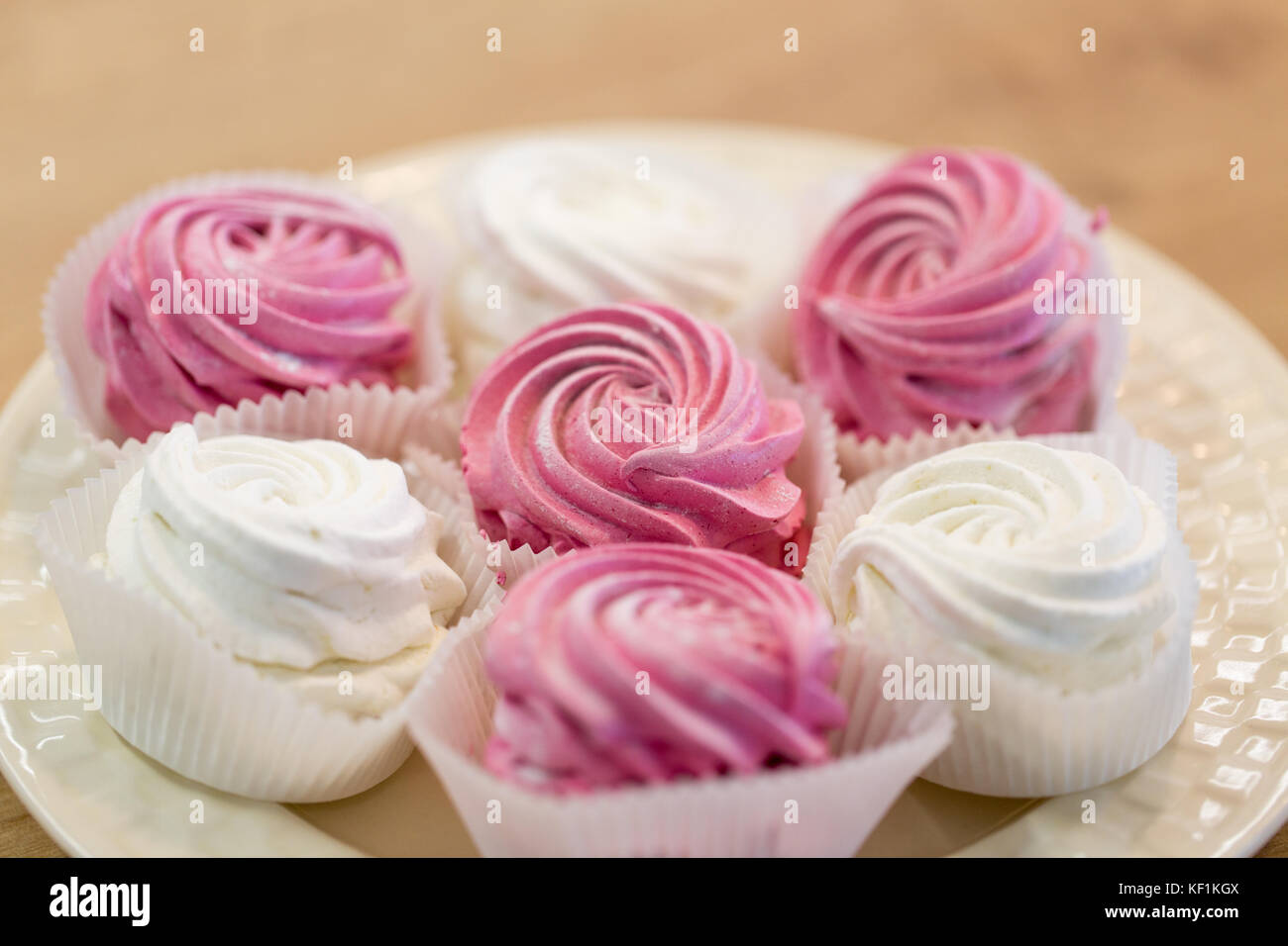 Marshmallow plate hi-res stock photography and images - Alamy
