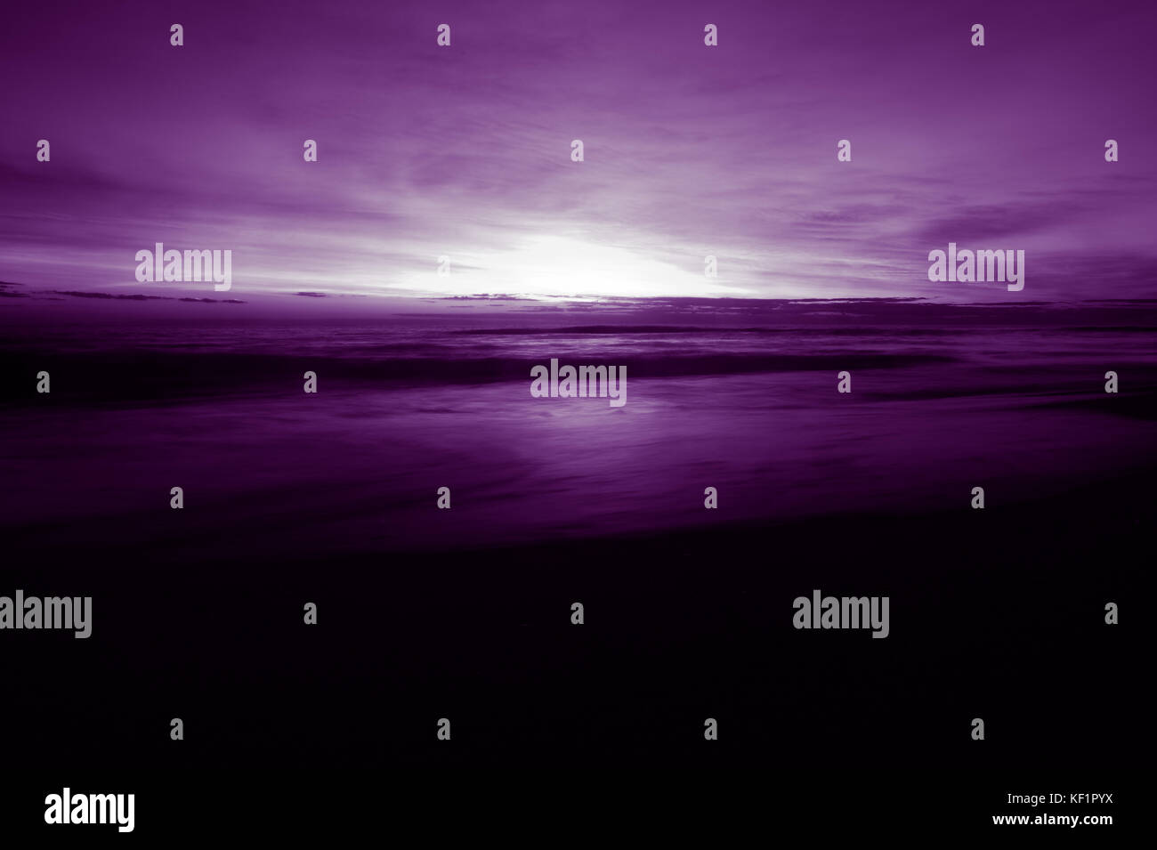 Purple horizon hi-res stock photography and images - Alamy