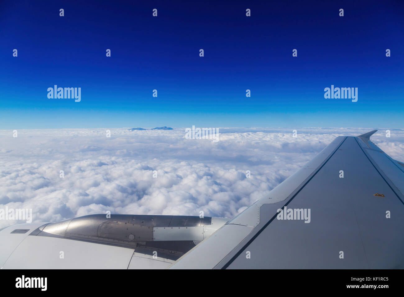 Airplane wing top view hi-res stock photography and images - Alamy