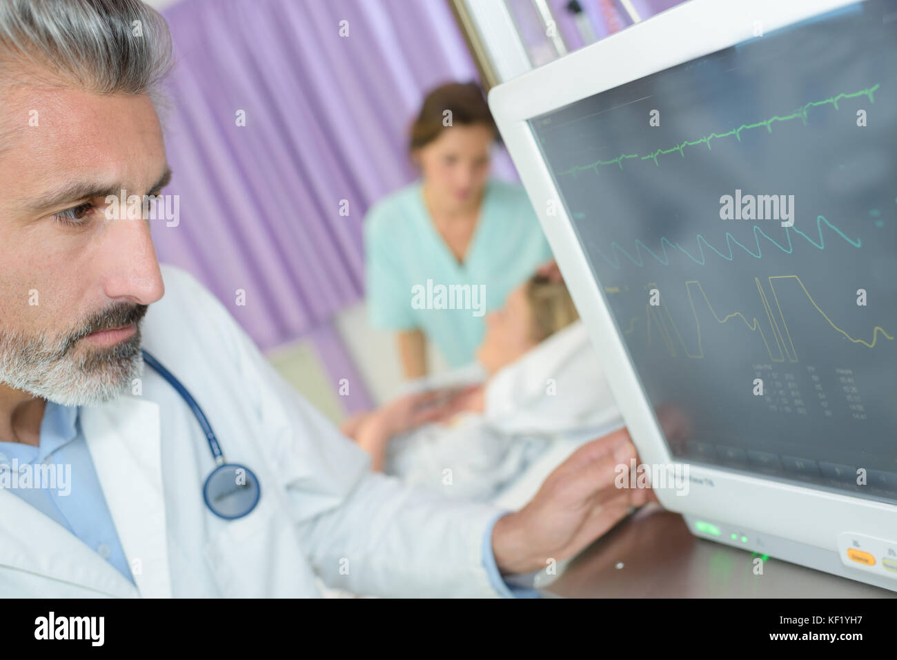doctor checking a heart rate monitor Stock Photo - Alamy