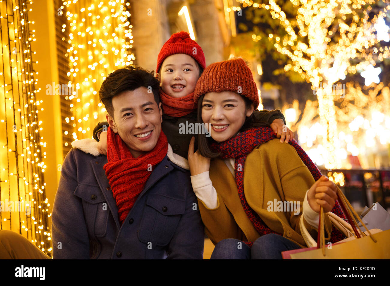 Happy family holiday shopping Stock Photo - Alamy