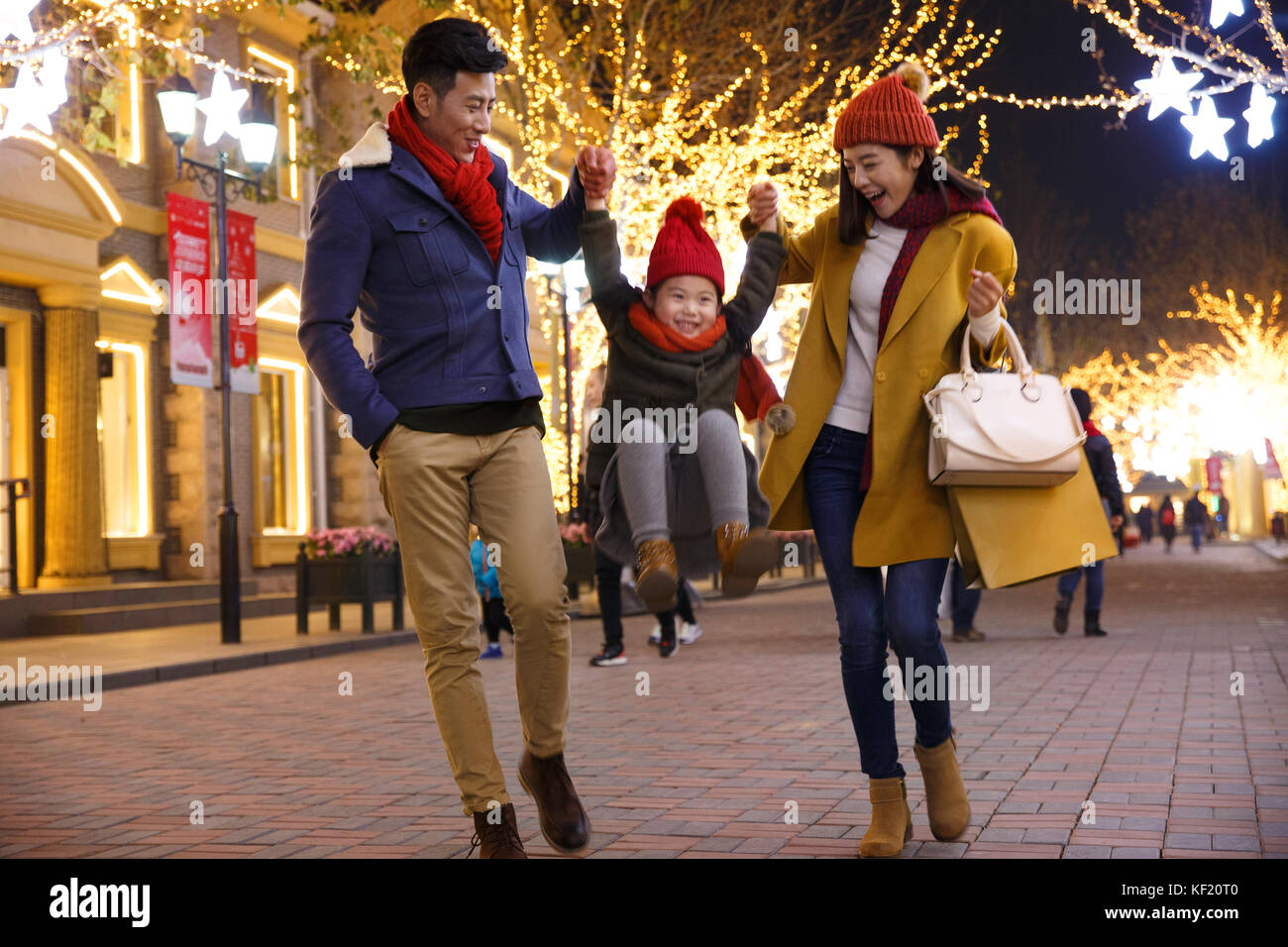 Happy family holiday shopping Stock Photo - Alamy