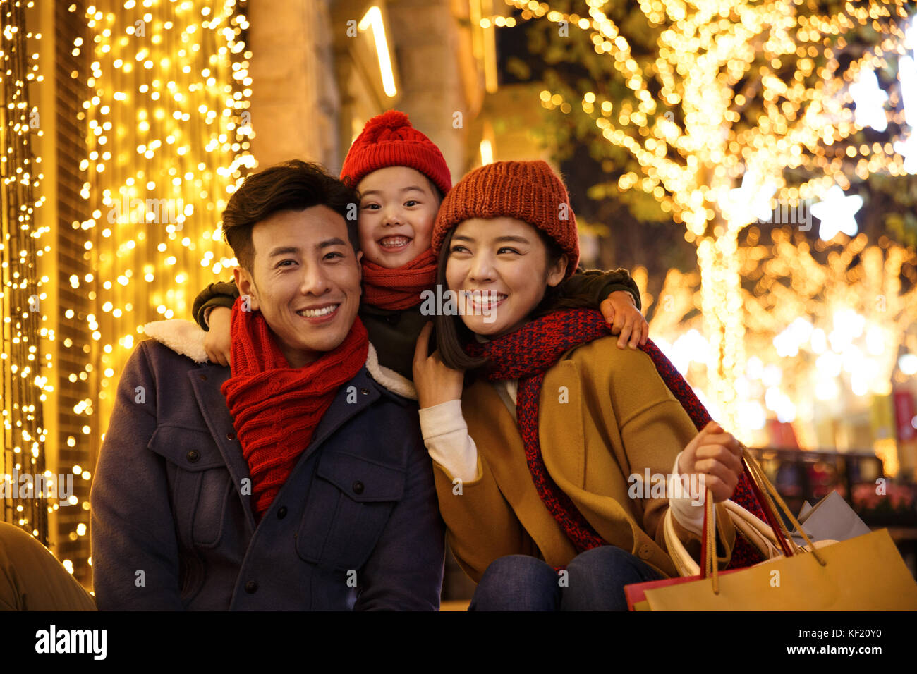 Happy family holiday shopping Stock Photo - Alamy