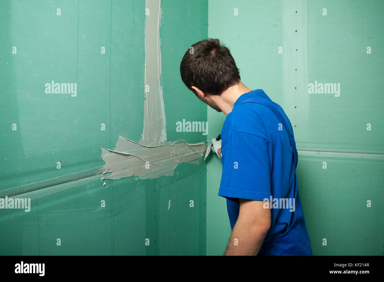 Hands plasterer at work. Application of the plaster on the wall Stock ...