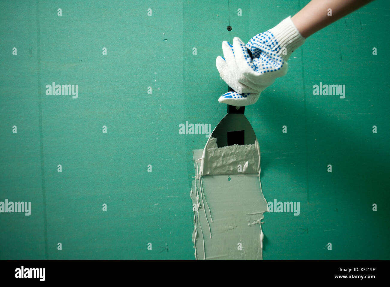 Hands plasterer at work. Application of the plaster on the wall Stock ...