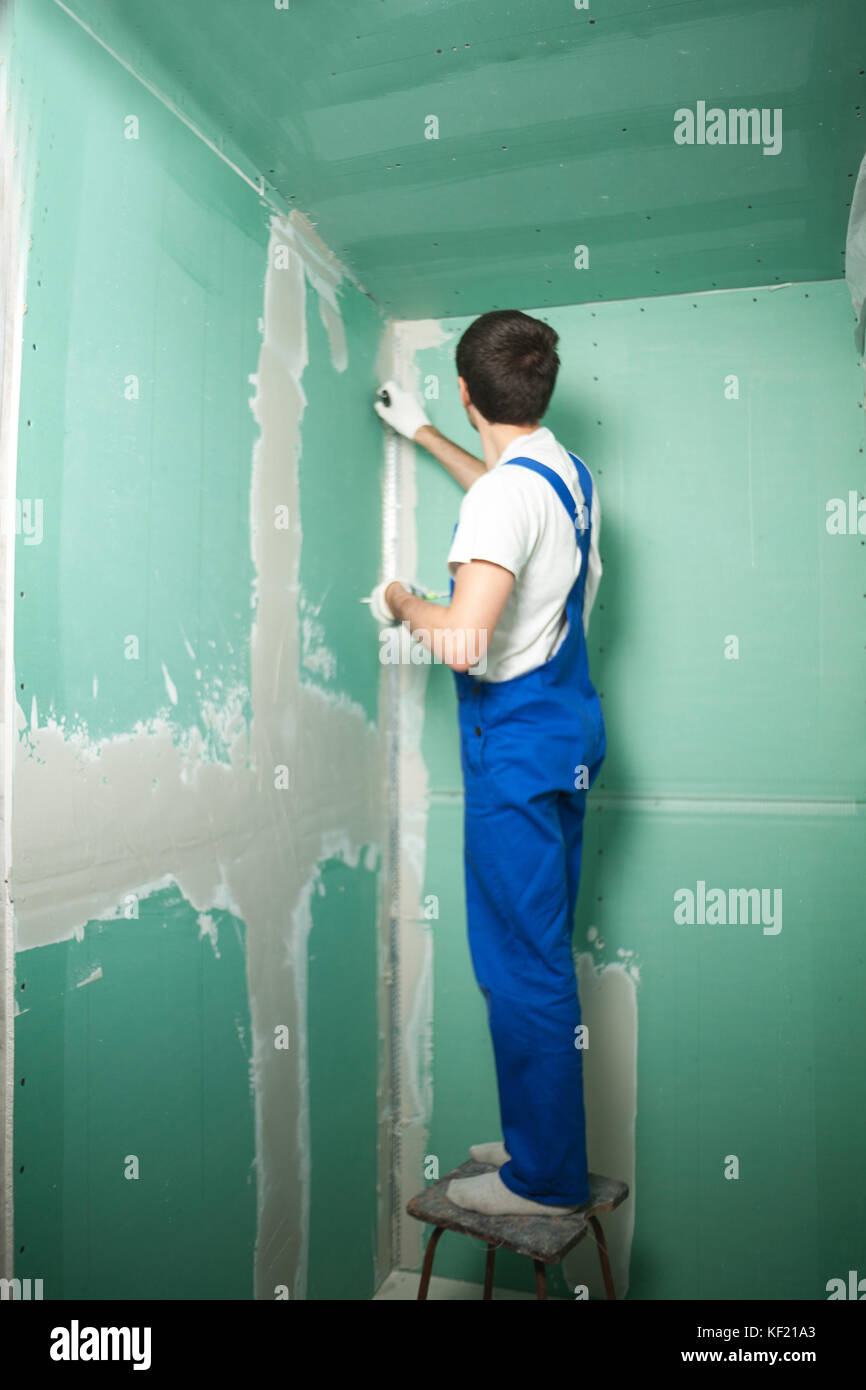 Hands plasterer at work. Application of the plaster on the wall Stock ...