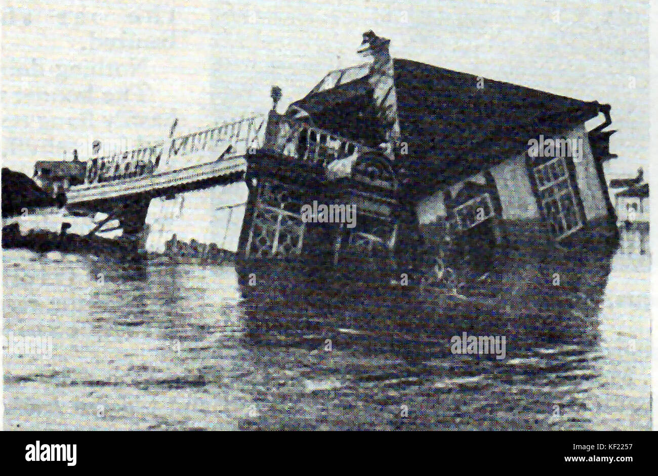 Freak Weather - Devastating floods from the Sungari river hit the main ...
