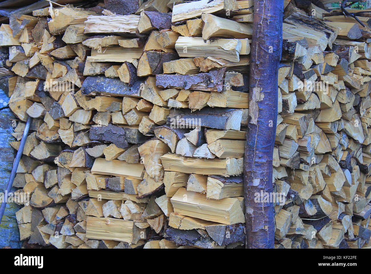 a stack of stacked wood Stock Photo - Alamy