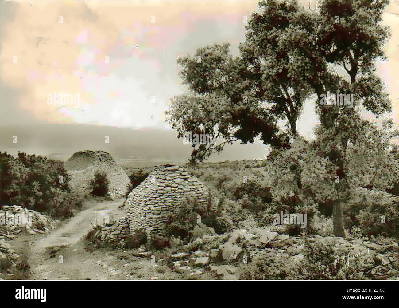 Gordes les bories et les clapas Stock Photo - Alamy
