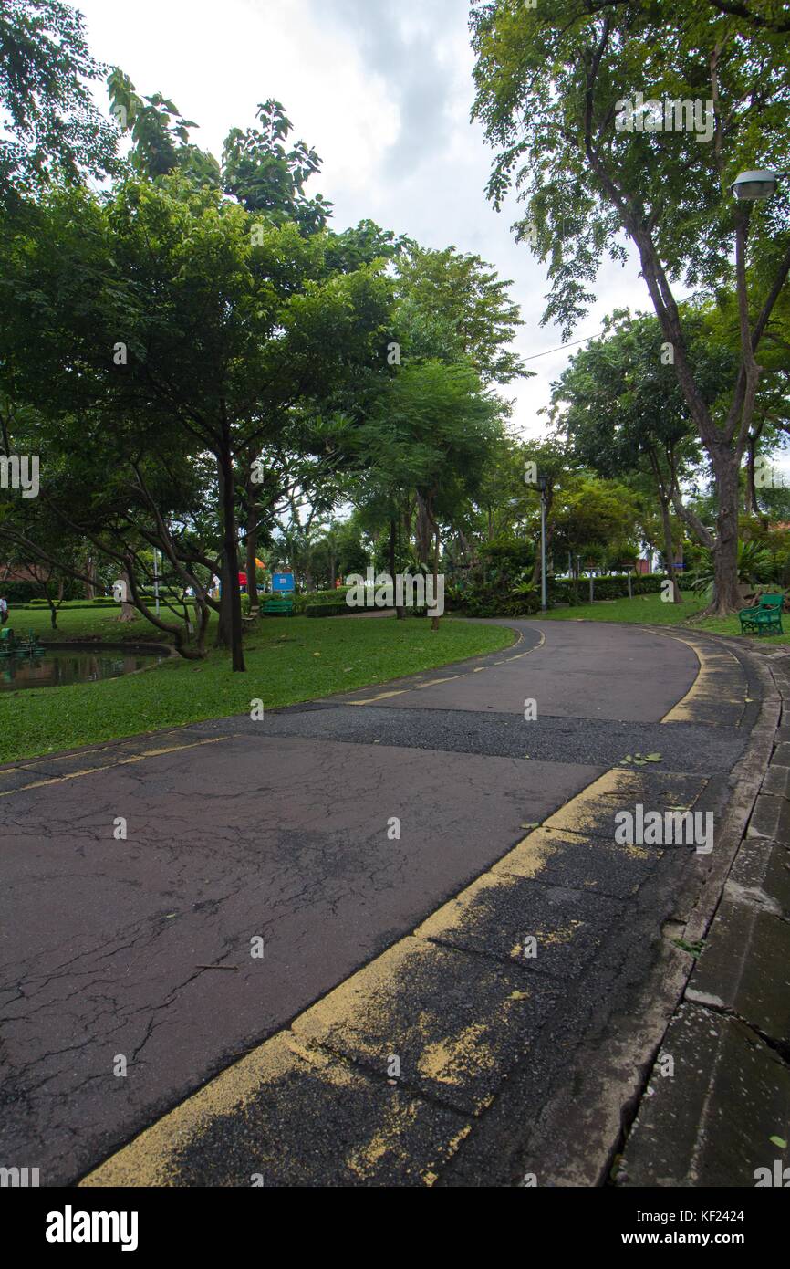 Running trail at Benchasiri Park in Bangkok, Thailand Stock Photo - Alamy