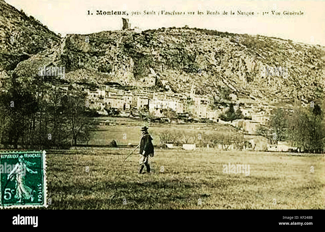 Monieux vue du village Stock Photo - Alamy