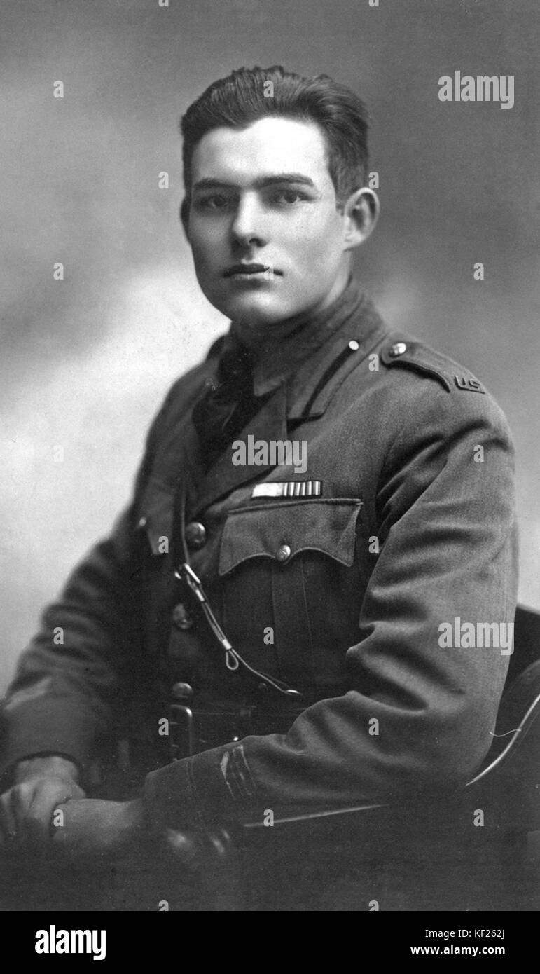 Ernest hemingway portrait hi-res stock photography and images - Alamy