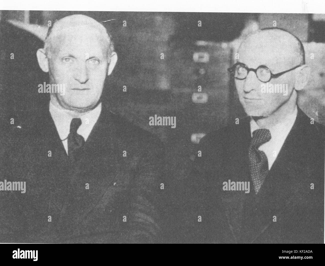 Israel Joszua Singer Isaac Bashevis Singer 1930s Stock Photo - Alamy