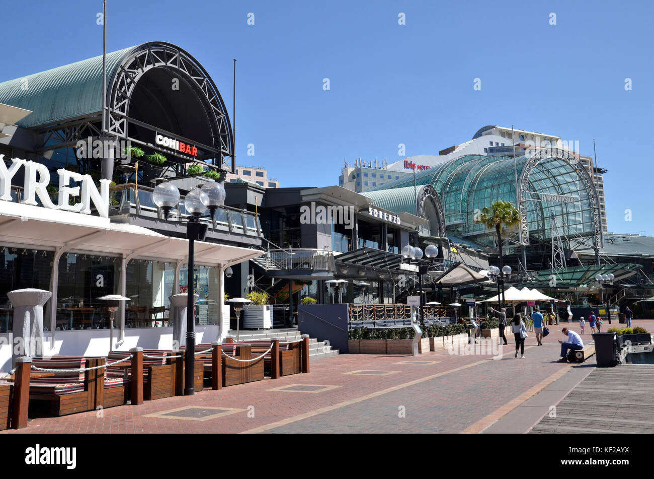 A view of the Harbourside retail and restaurant area in Darling Harbour ...