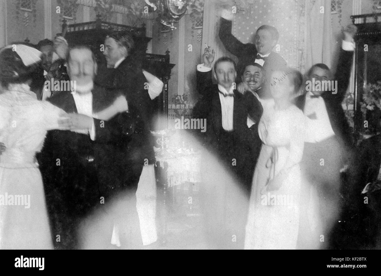 Outdoor dance scene hi-res stock photography and images - Alamy