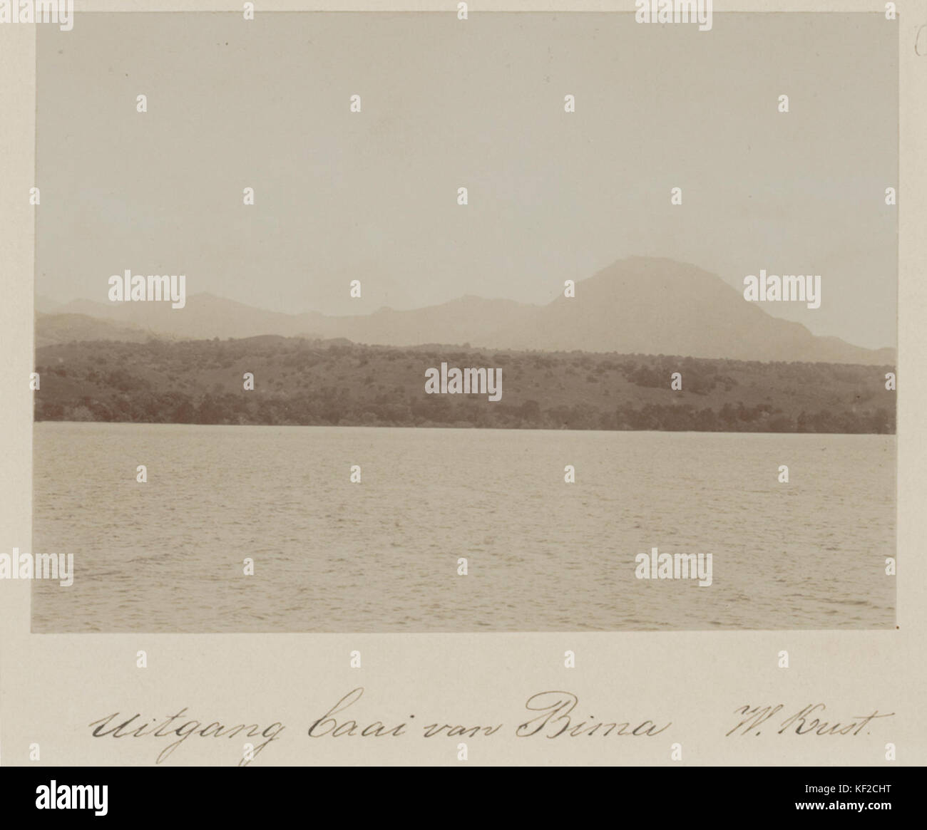 This image shows the exit of the Bay of Bima from the Siboga expedition ...