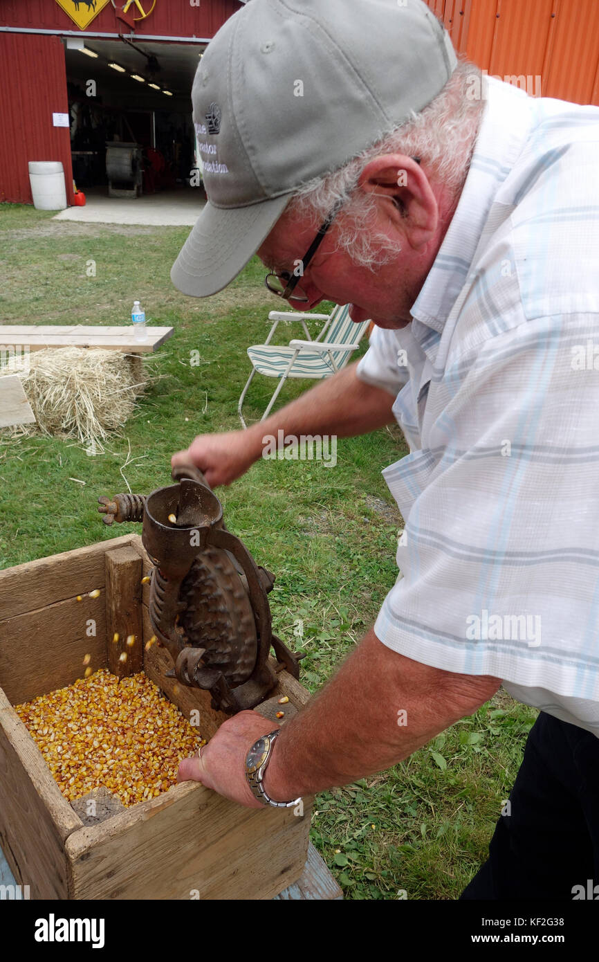 Hand corn sheller hi-res stock photography and images - Alamy