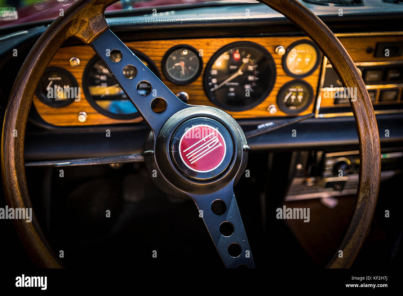 The Fiat 124 Sport Spider is a monocoque, front-engine, rear drive 2+2 ...