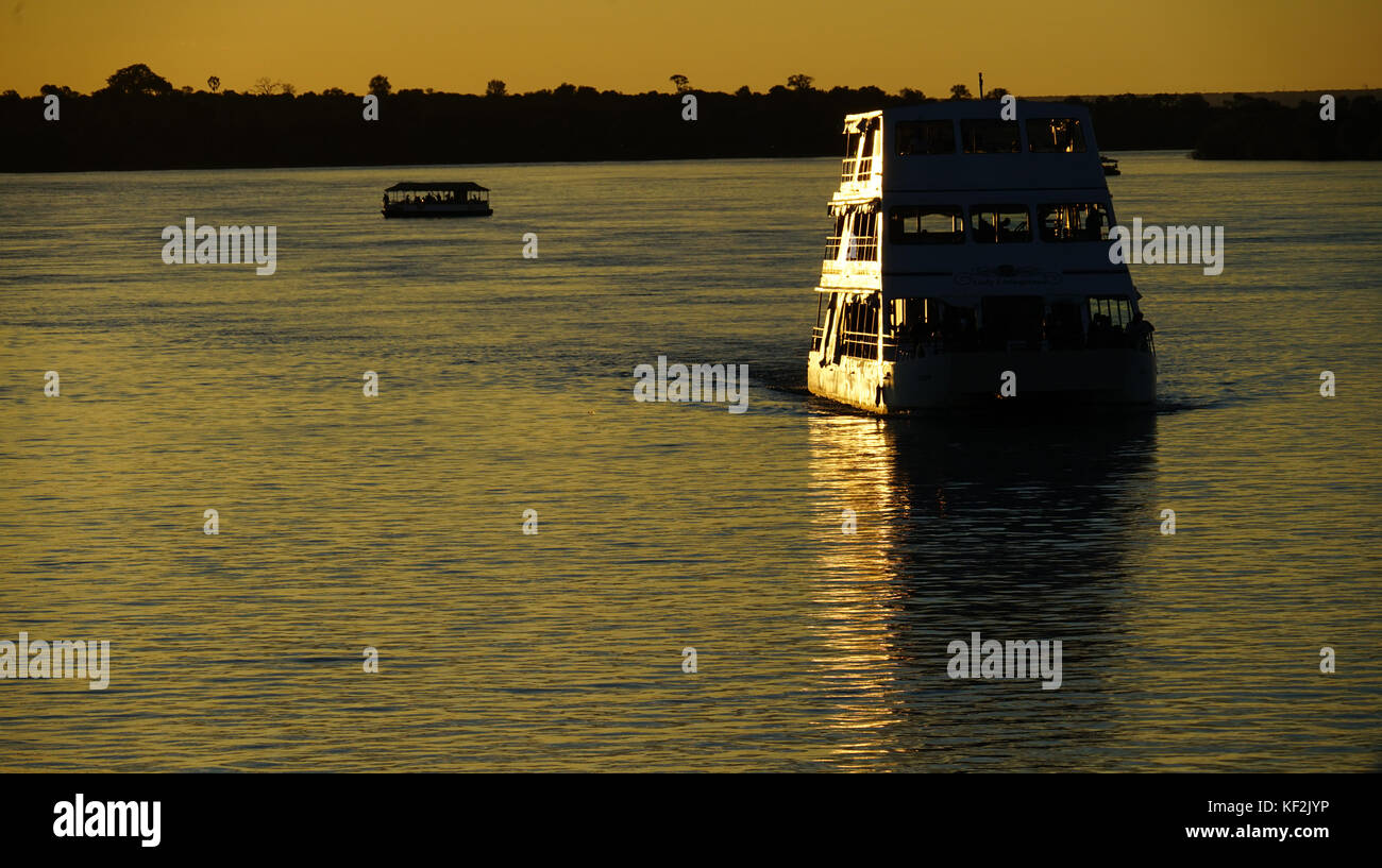 Zimbabwe river cruise hi-res stock photography and images - Alamy