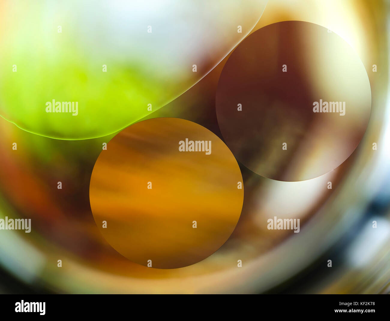 Oil and water mixture hi-res stock photography and images - Alamy