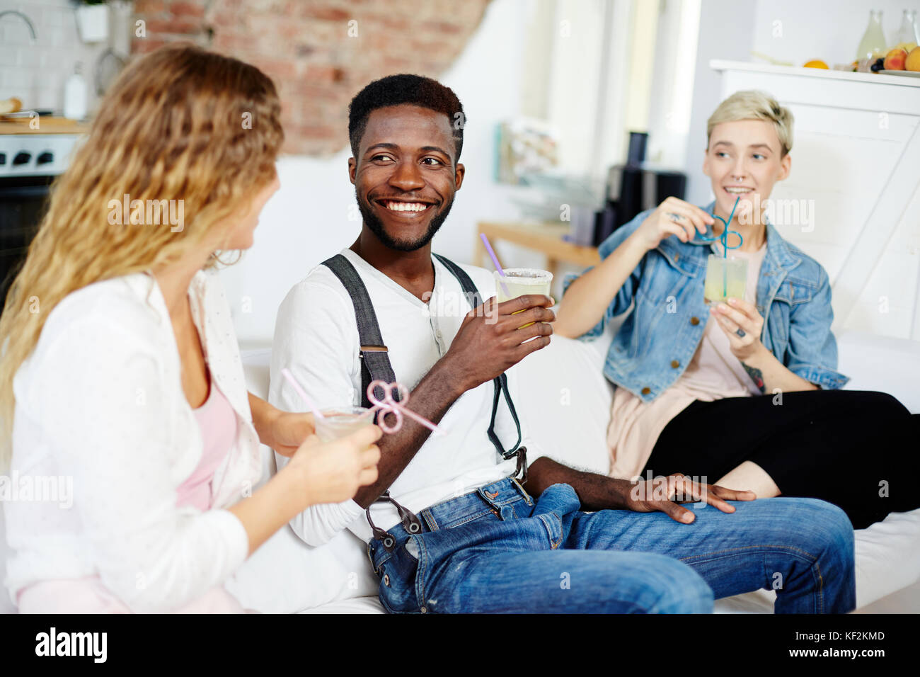 Talk of friends Stock Photo - Alamy