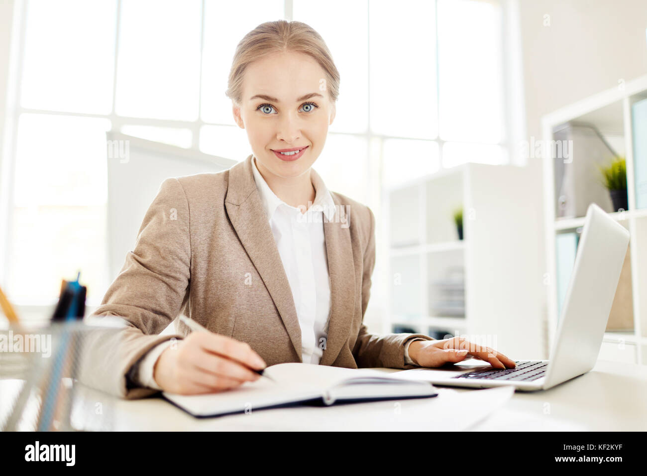 Adult learner hi-res stock photography and images - Alamy