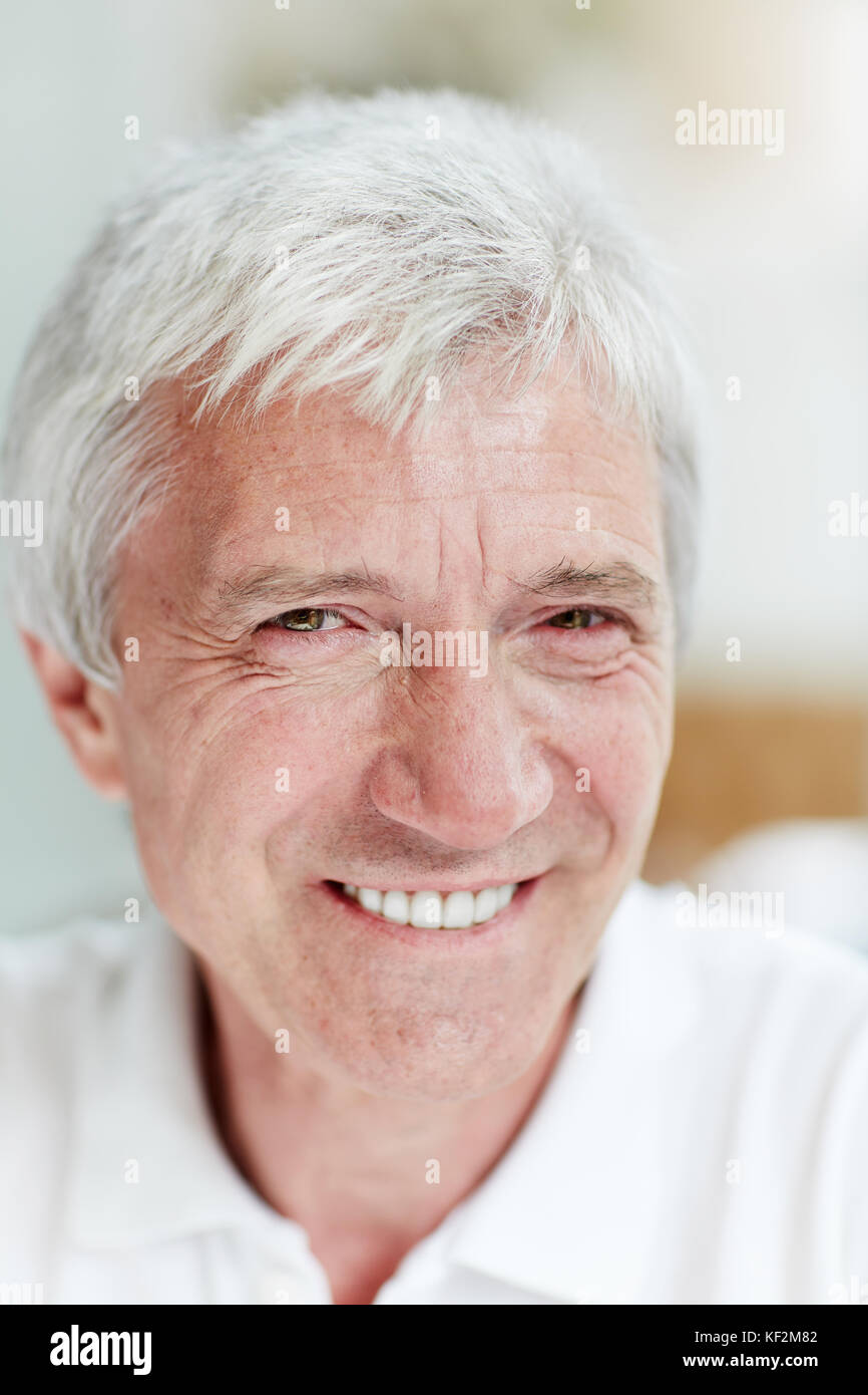 Happy smiley face senior hi-res stock photography and images - Alamy