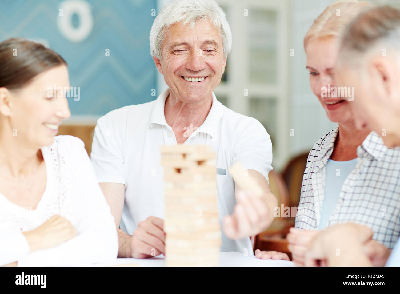 Group enjoy leisure hi-res stock photography and images - Alamy