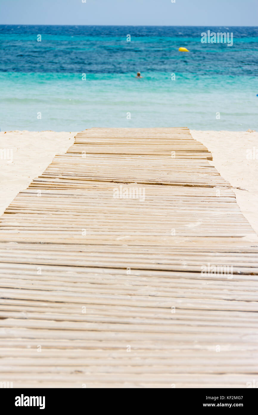 Walkway to the sea Stock Photo - Alamy
