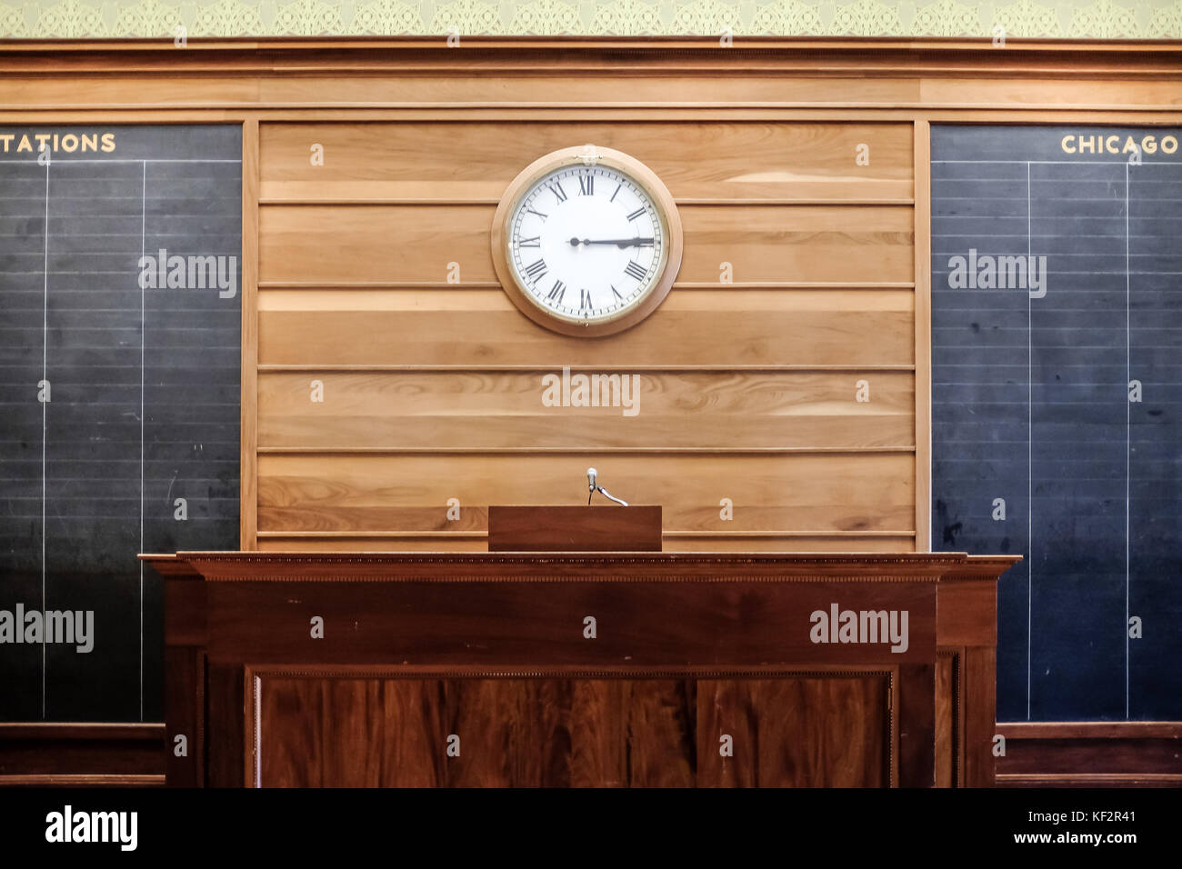 Empty trading floor hi-res stock photography and images - Alamy