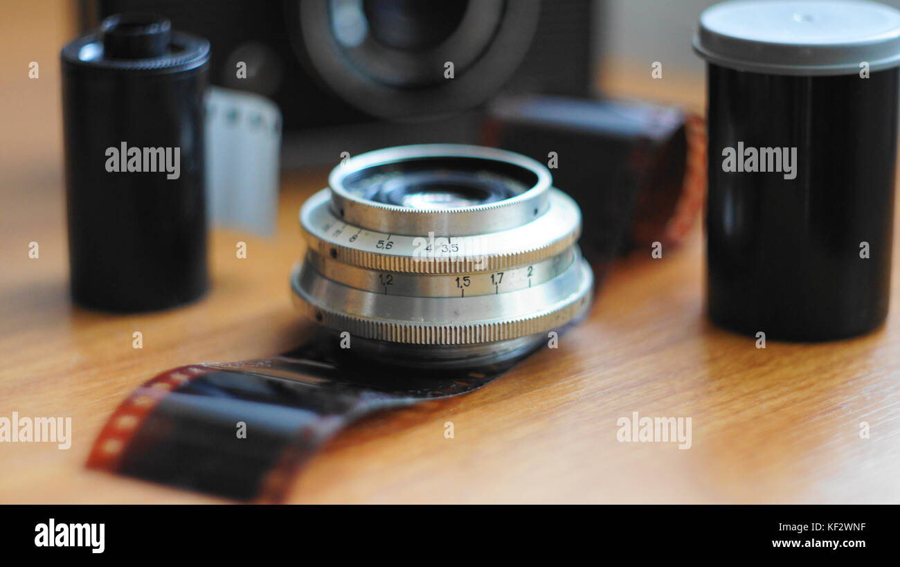 Film container hi-res stock photography and images - Alamy