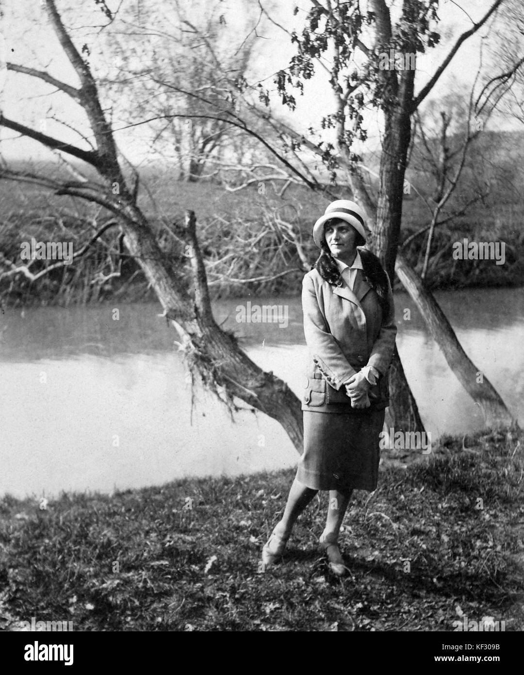 Portrait, woman, shore, water surface, reed, lady, costume, fur, hat ...