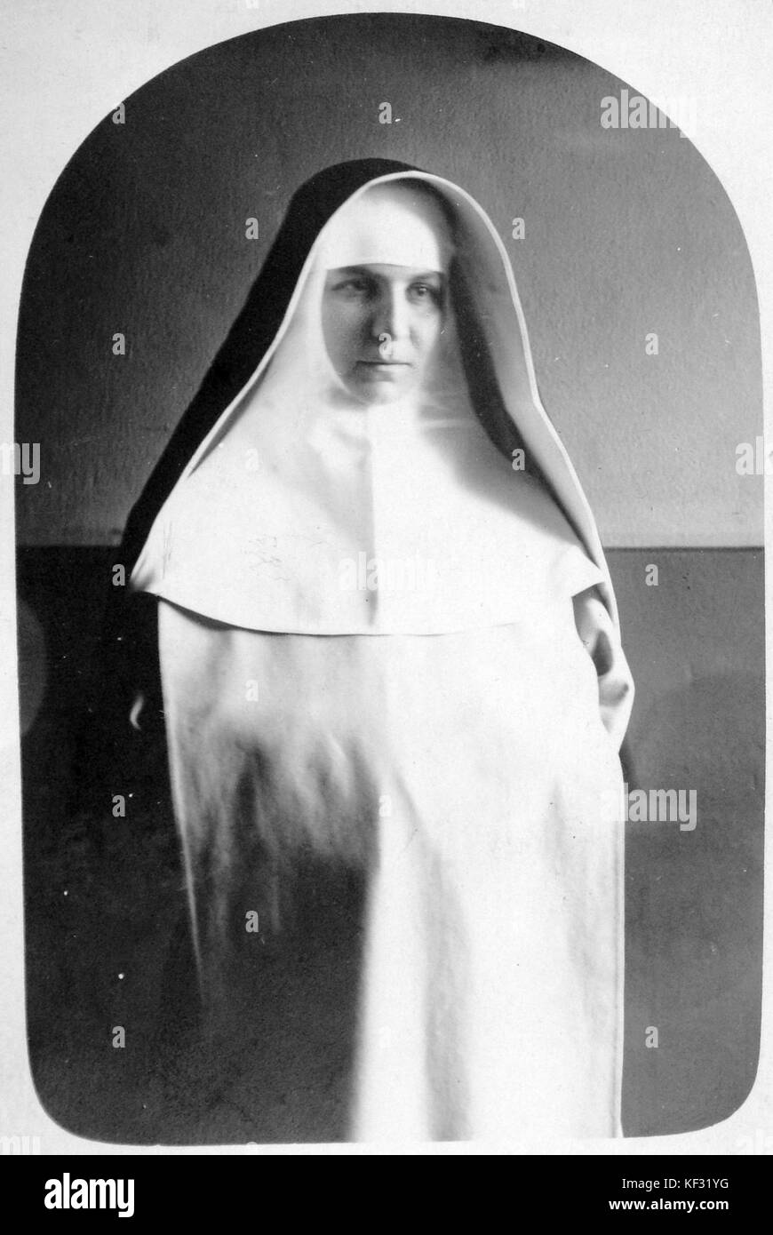 Nun habit historical hi-res stock photography and images - Alamy