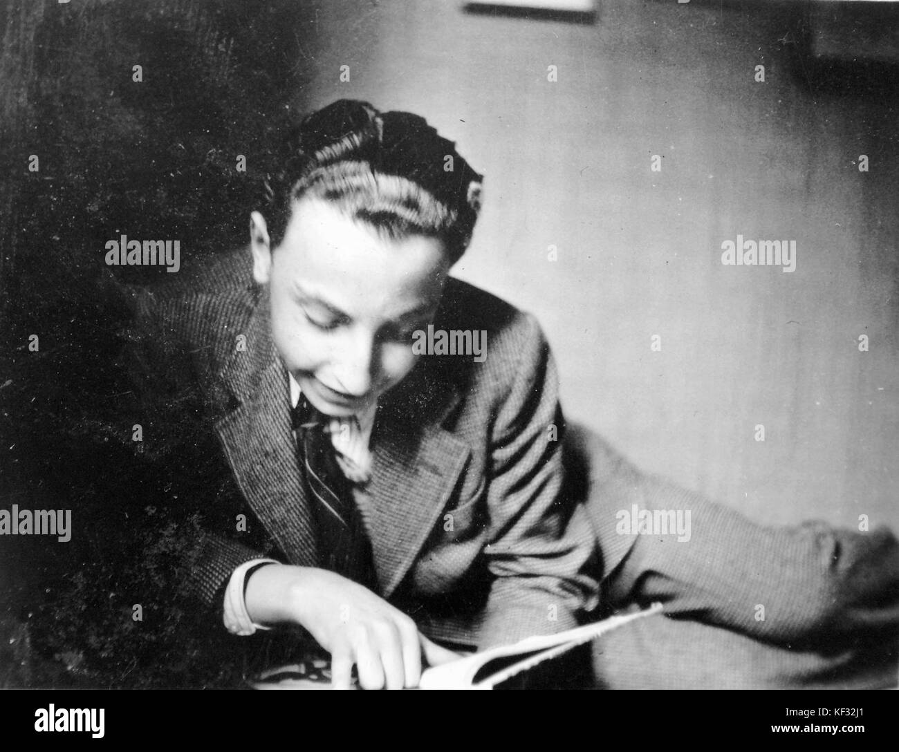 Portrait, man, reading 2623 Stock Photo - Alamy