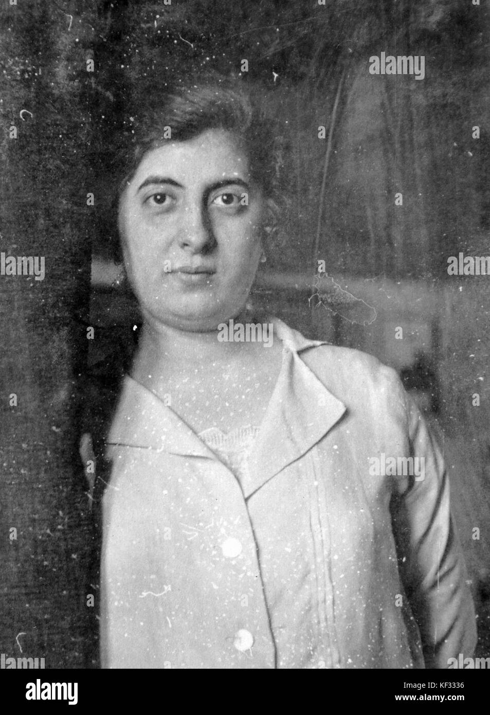 Vintage 1920s woman female Black and White Stock Photos & Images - Alamy