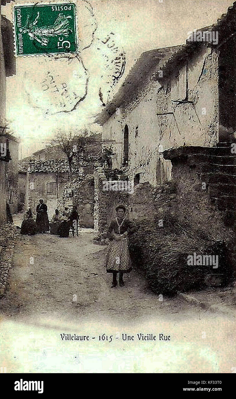Villelaure vieille rue Stock Photo - Alamy