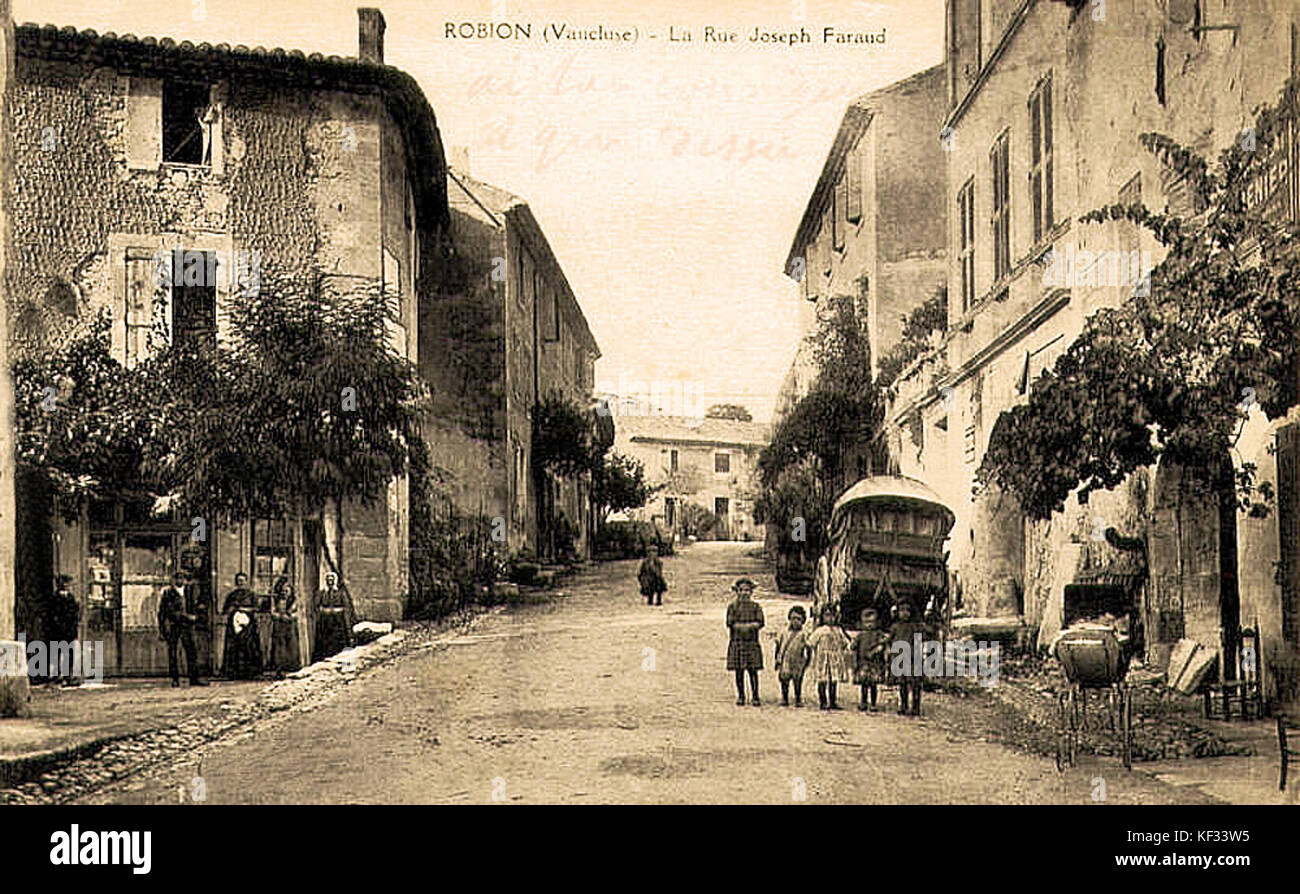This image shows Robion, a village in the Provence-Alpes-Côte d'Azur ...