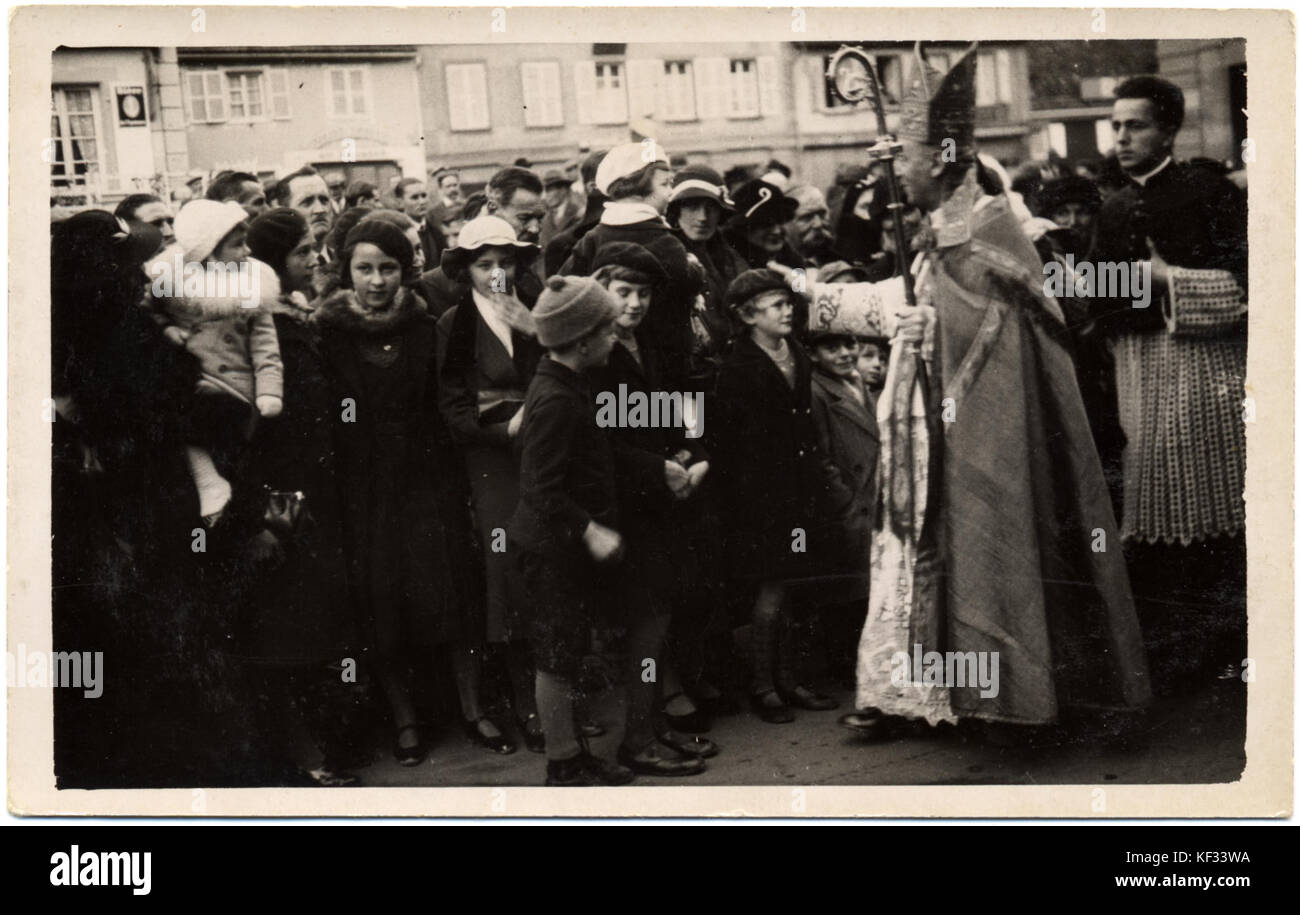 Wasselonne visite pastorale Mgr Charles Ruch 1945 Stock Photo - Alamy