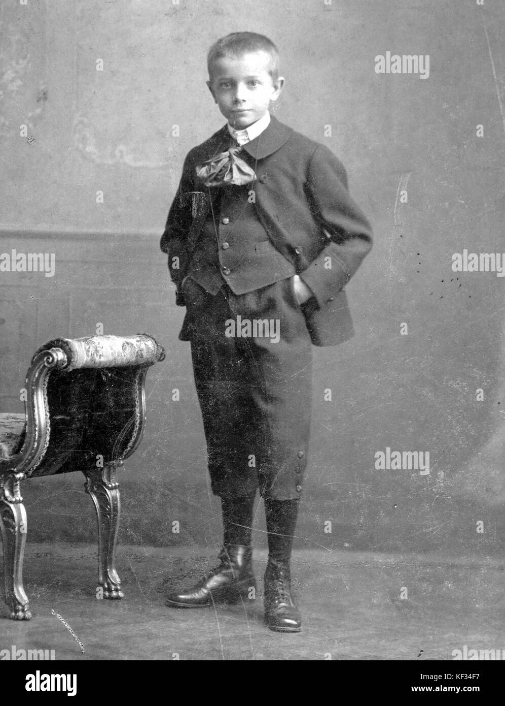 Portrait, studio, posture, boy 4128 Stock Photo - Alamy