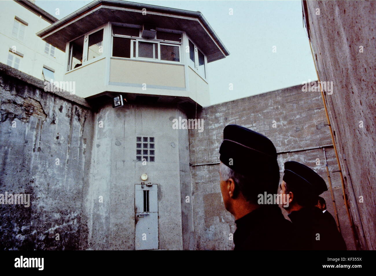 Riot police officers take the place of striking prison watchmen, Saint ...