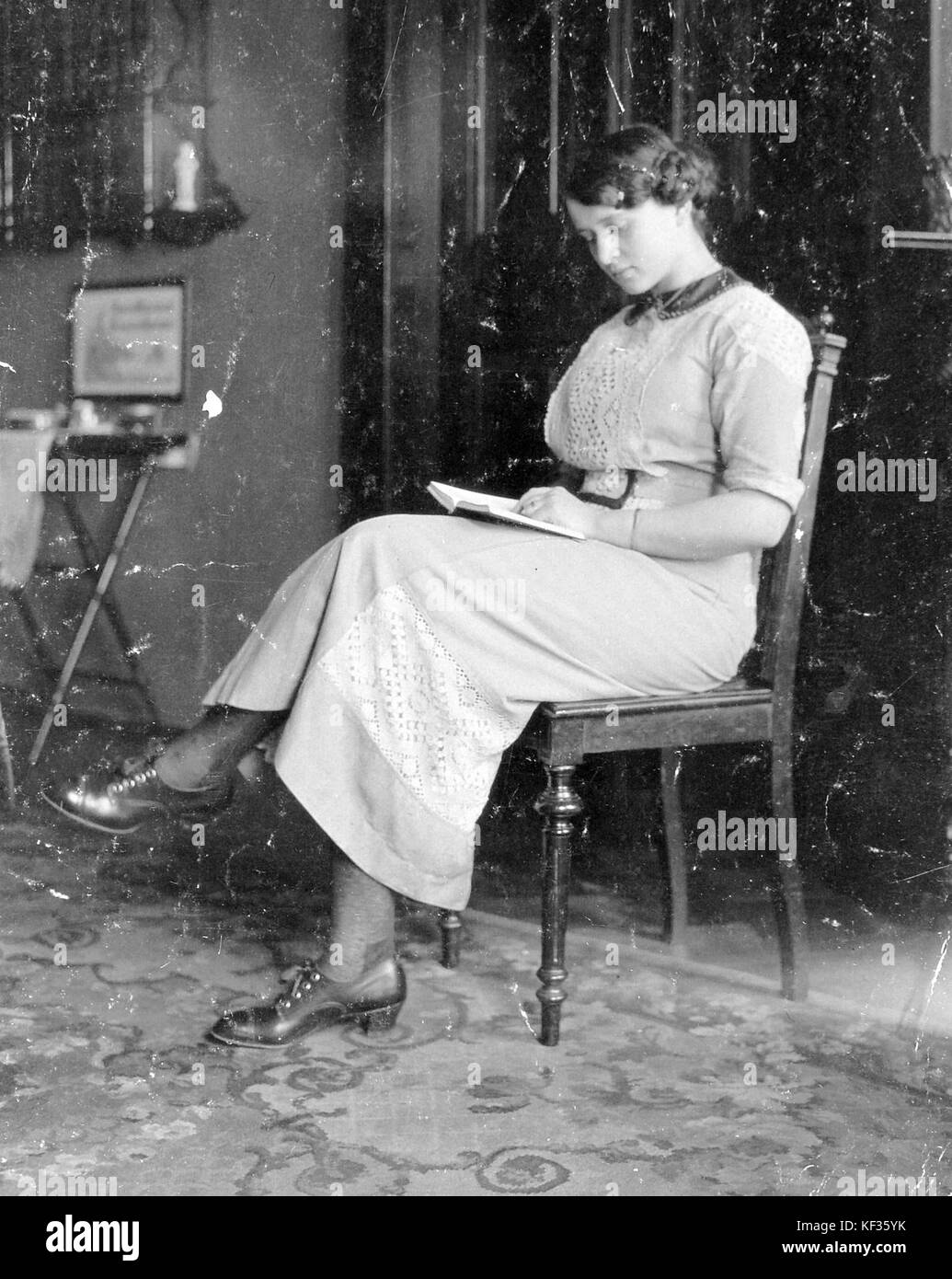 Book portrait hi-res stock photography and images - Alamy