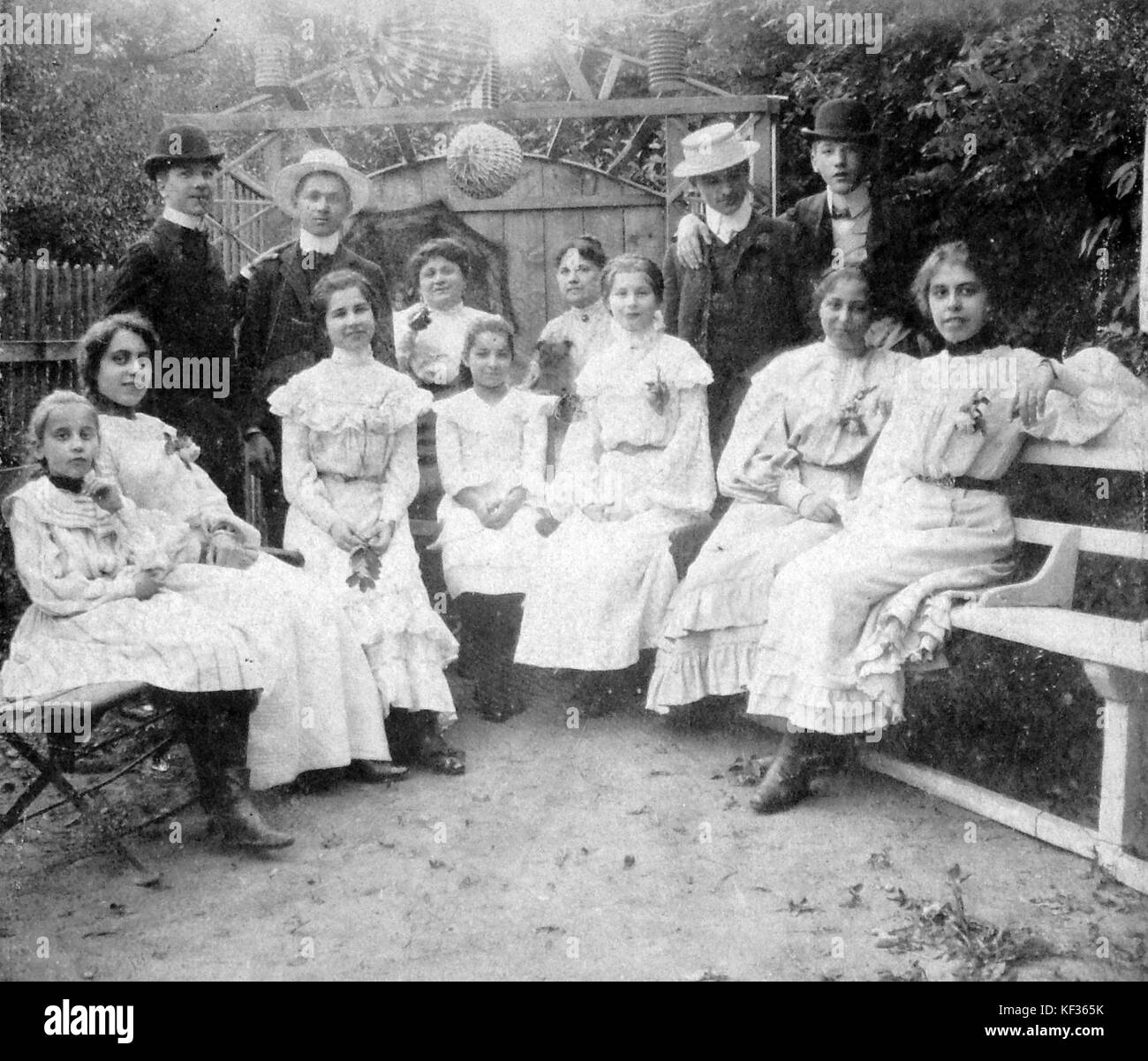 Greenery bench Black and White Stock Photos & Images - Alamy