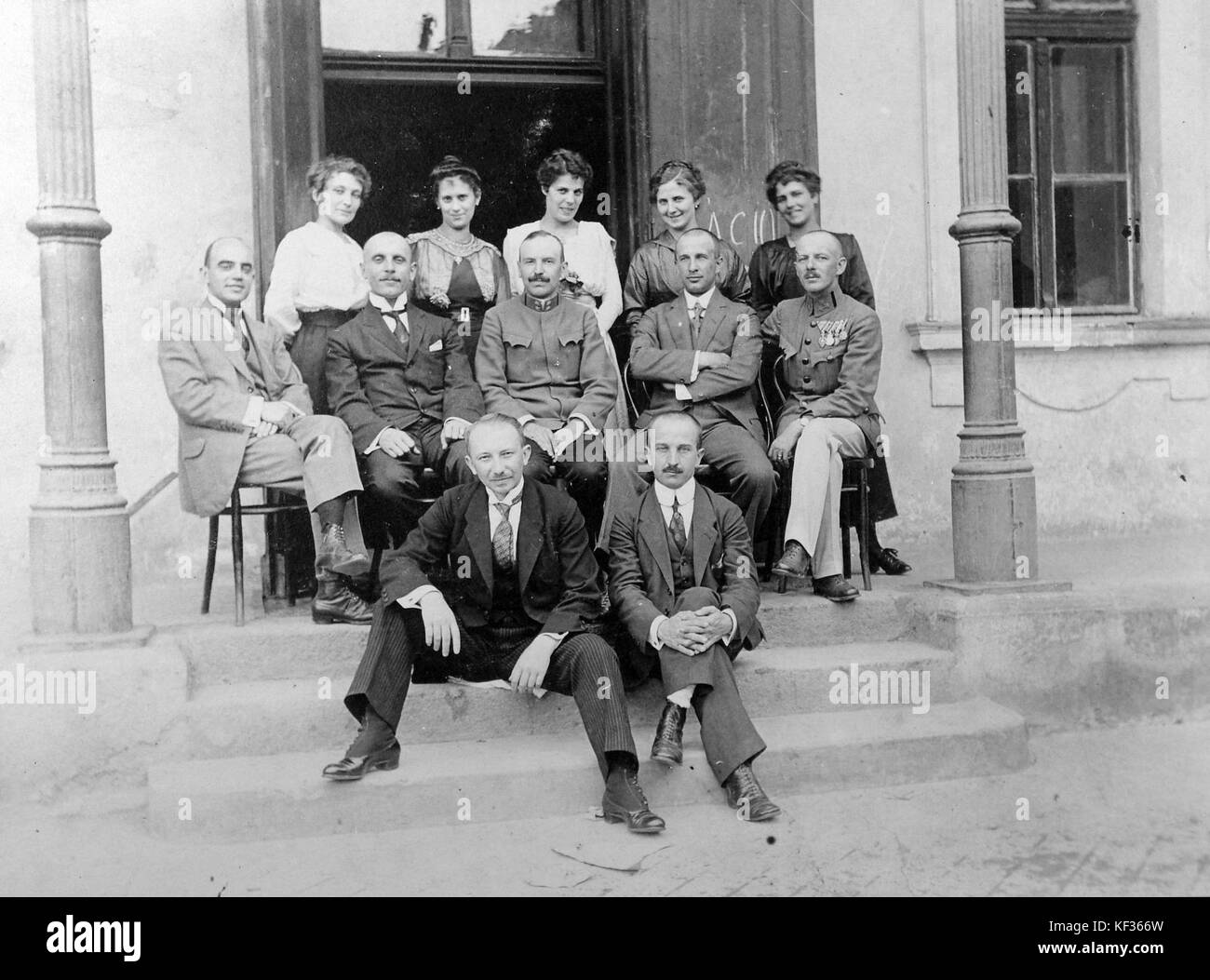 Tableau, women, men, porch, stairs, uniform, medal 4158 Stock Photo - Alamy